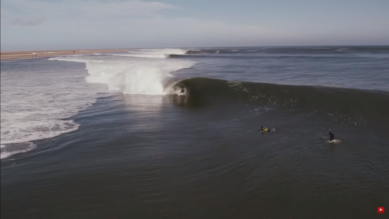 As ondas lisérgicas de Skeleton Bay, na Namíbia – Surfemais